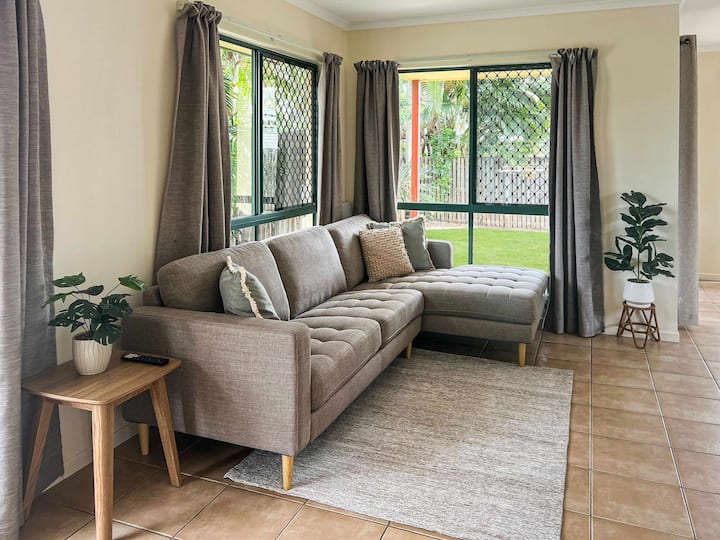 Charming 3-bedroom, 2-bathroom Townhouse - Mackay