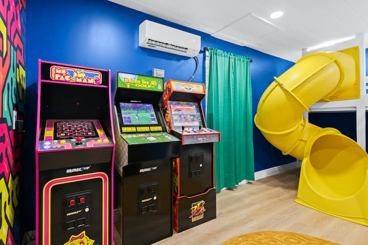 Heatedpool/minigolf/bowling/firepit/games/stocked! - The Bahamas