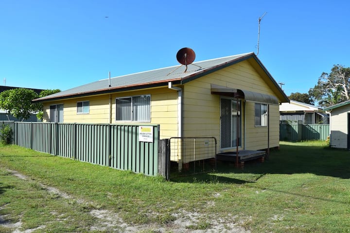 Wenlaw Cottage (Rear) Hat Head - Hat Head