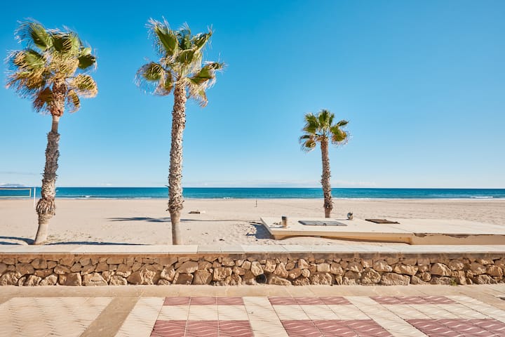 Beachfront Apartment In San Juan - By Welcomely - El Campello