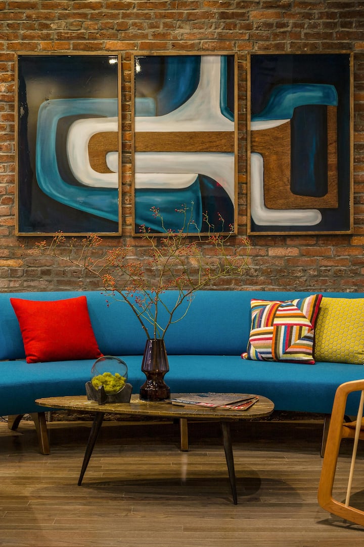 Ideally Located On The Pedestrian Mall - Salem, MA