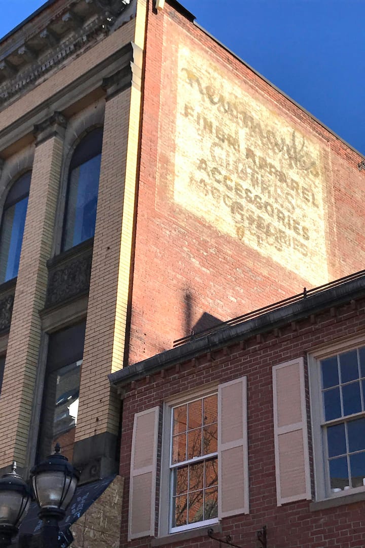 Ideally Located On The Pedestrian Mall - Salem, MA