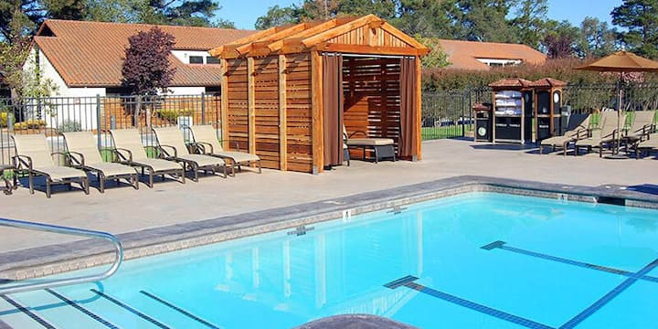 Family Nature Retreat, Three Rooms W/ Pool Access - Capitola