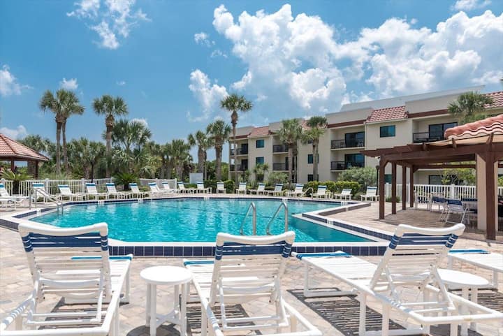 Ocean Front Complex, 2 Pools, Private Beach Access - St. Augustine Beach, FL