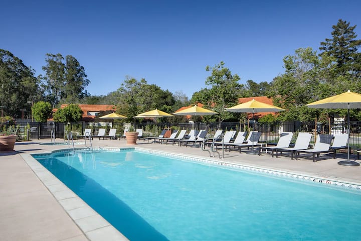 Romantic Hideout | Suite W/ Resort View - Santa Cruz, CA