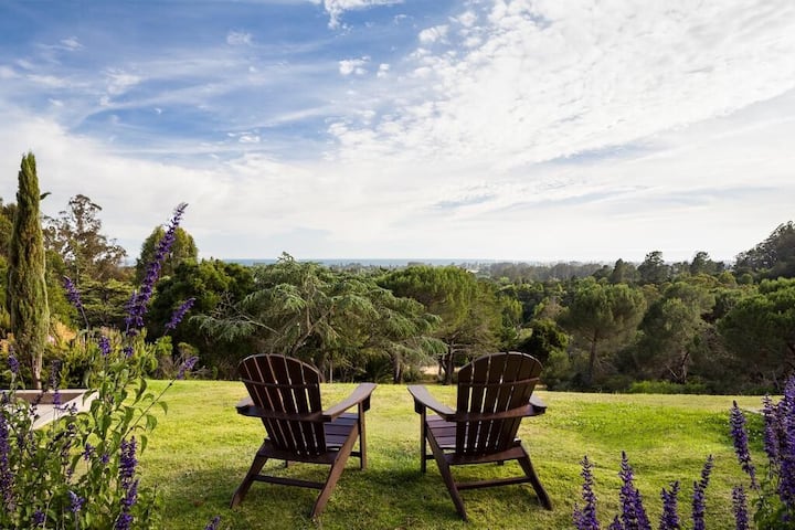 Majestic Redwood Stay With Serene Views - Santa Cruz, CA