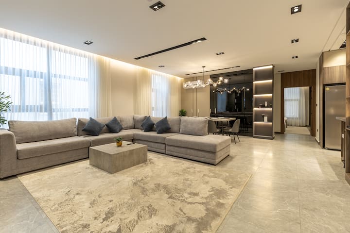 Three Br Luxurious & Spacious Flat In Almadinah - Saudi Arabia