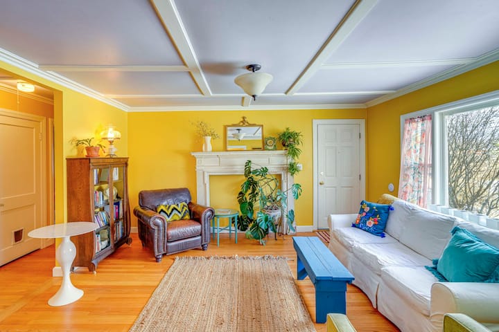 1 Mi To Dtwn: Beautiful Home In Williamstown! - North Adams, MA