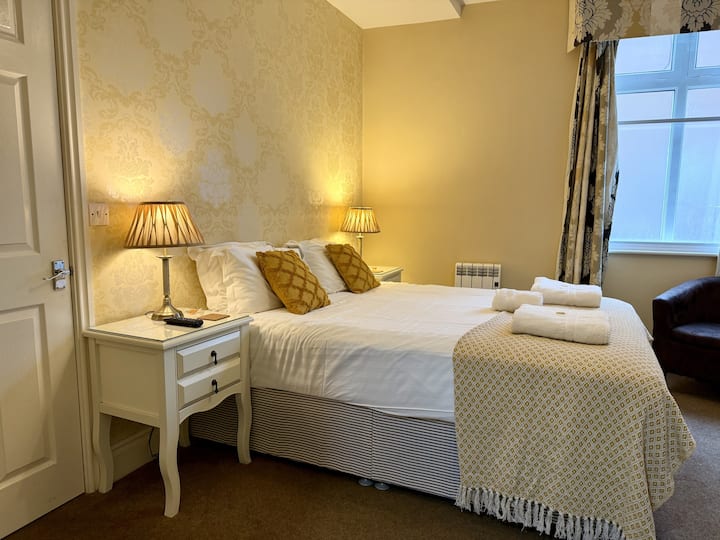 King Room Ensuite Gr. Floor - York