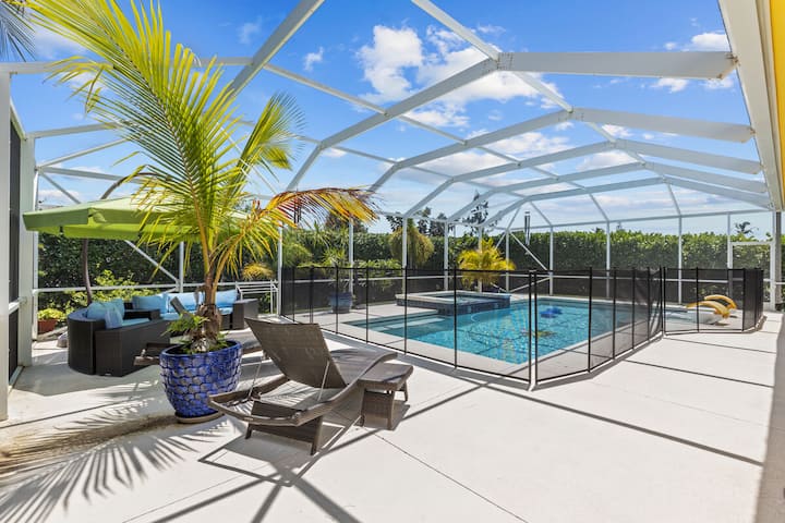 Luxury 4 Br Pool Home- Walk To Beach & Restaurants - Fort Pierce, FL