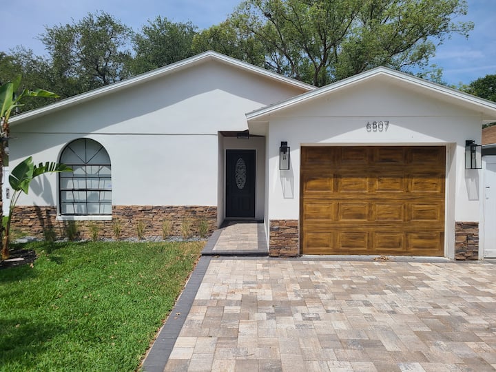 Spring Escape Near Macdill – Pets Welcome! - Tampa, FL