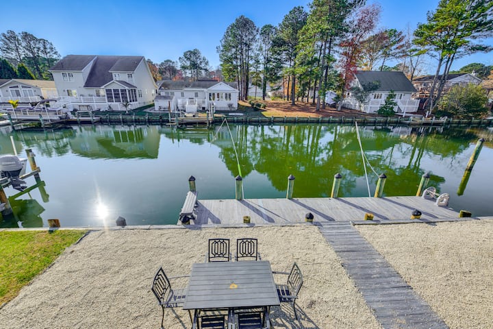 Furnished Deck! Waterfront Ocean Pines Home - Ocean Pines, MD
