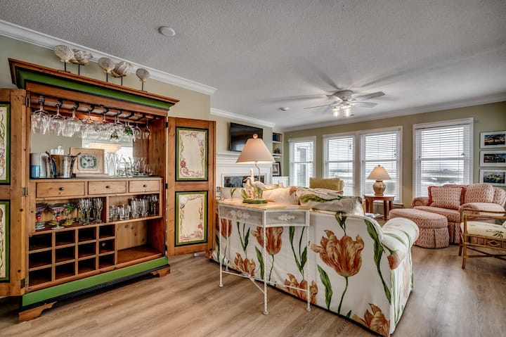 Amazing Inlet Views, Pool, St Park Beach Pass - Murrells Inlet, SC