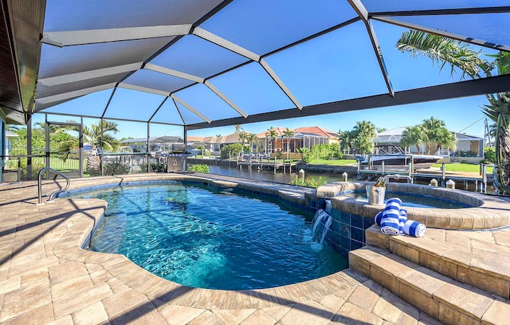 Latitude Adjustment - Boat Dock & Jacuzzi - Florida