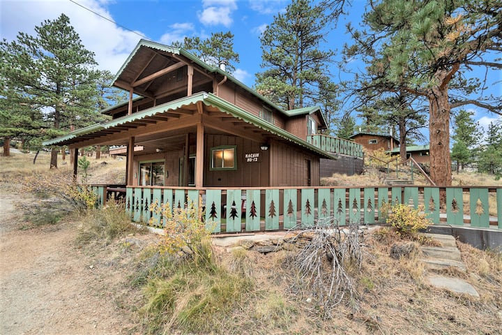 Machin's Cottage #12 - Lower Level In Estes Park! - エステス・パーク, CO