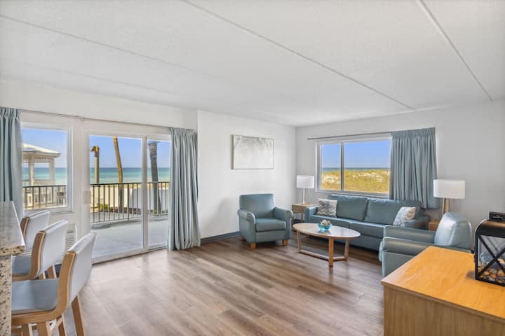 Beachfront Suite W/ Gulf View! Outdoor Pool - Panama City Beach, FL