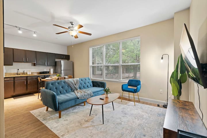 Soco Cozy Lavish Loft | Pool + Gym + Racquetball + - Austin, TX