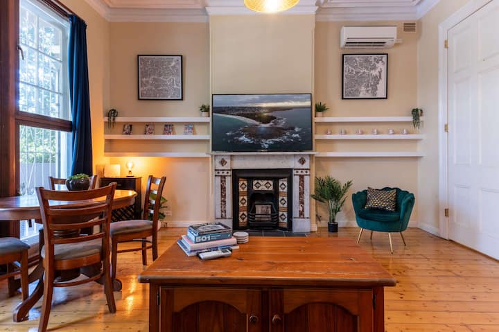 Large And Stylish Petersham Aparttment With Parkin - Burwood