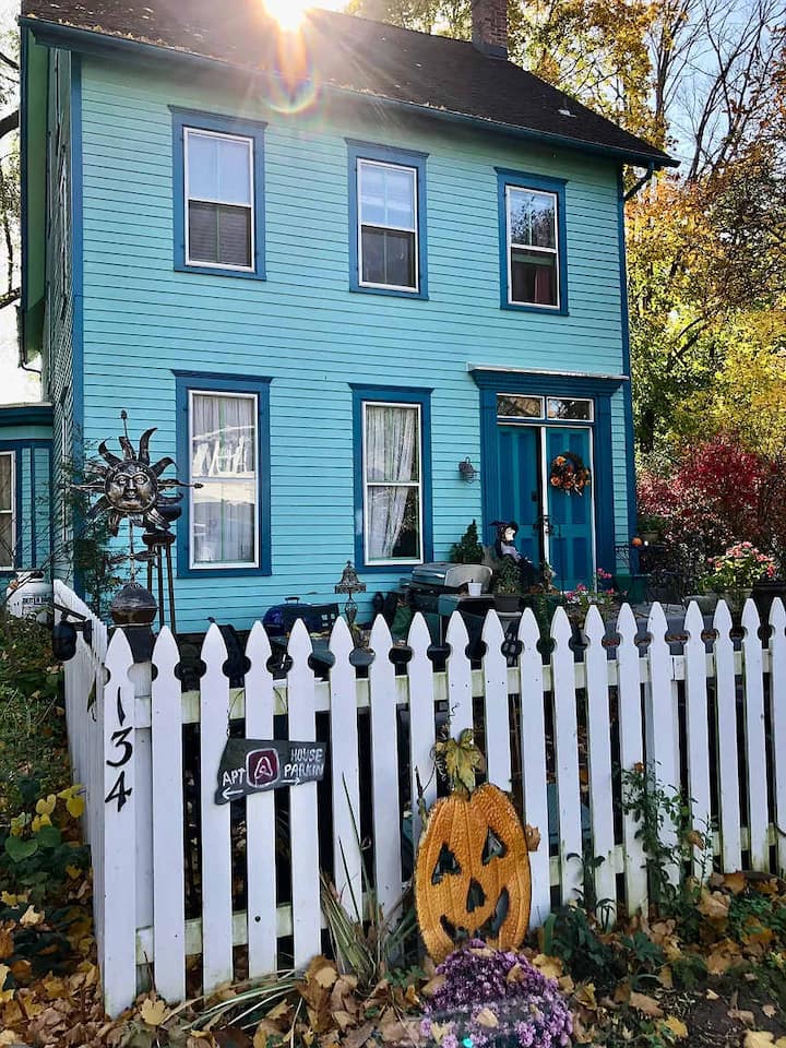 Spacious 4-bedroom Home + Studio | Fenced Yard - Bloomsbury, NJ