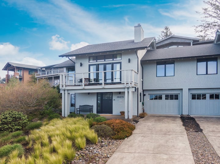 Capeside Lookout | Huge Views, Pool Access, Dog Ok - Pacific City, OR