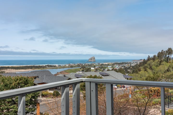 Capeside Lookout | Huge Views, Pool Access, Dog Ok - Neskowin, OR