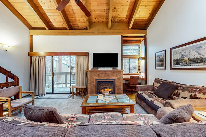 1br Near Skiing With Lake Access, Pool, & Hot Tubs - South Lake Tahoe, CA