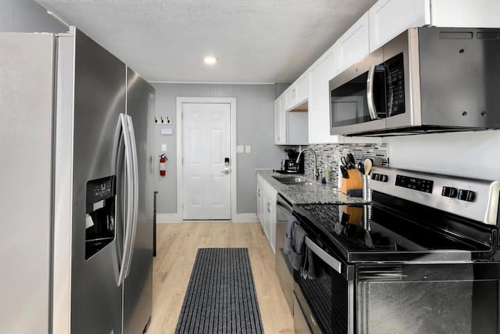 Very Quiet | 15m -> Dntwn | Hidden Gem | 910 Mbps - 獨立城