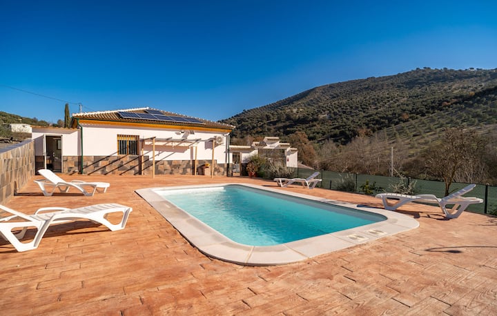 3 Bedroom Gorgeous Home In Iznájar - Iznájar