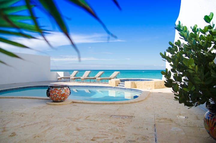 Beach Townhouse 3br Ocean Front With Pool - Nassau