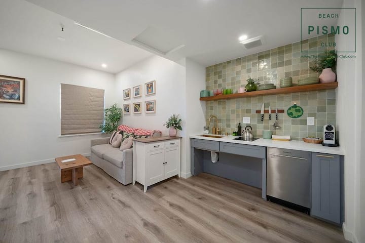 Deluxe Downtown View Ada Suite At Pismo Beach Club - Pismo Beach, CA