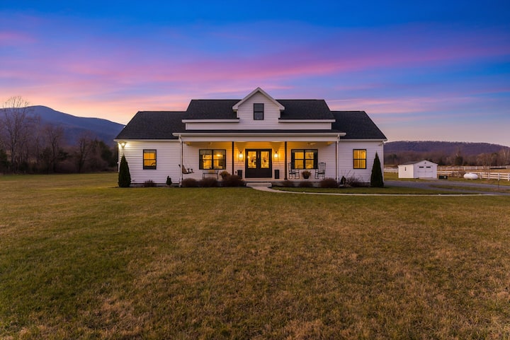 Afton Awaits: Mountain Views, Outdoor Living Space - Wintergreen, VA
