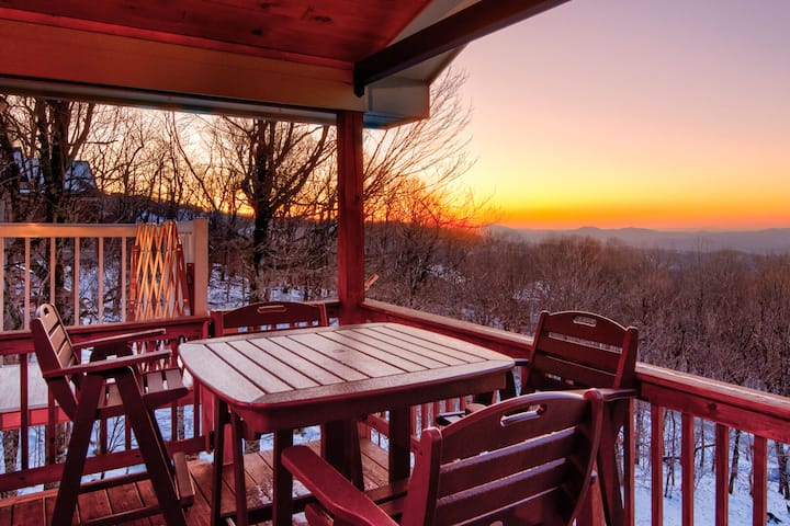 On Beech Time- Hot Tub, Views - Beech Mountain, NC