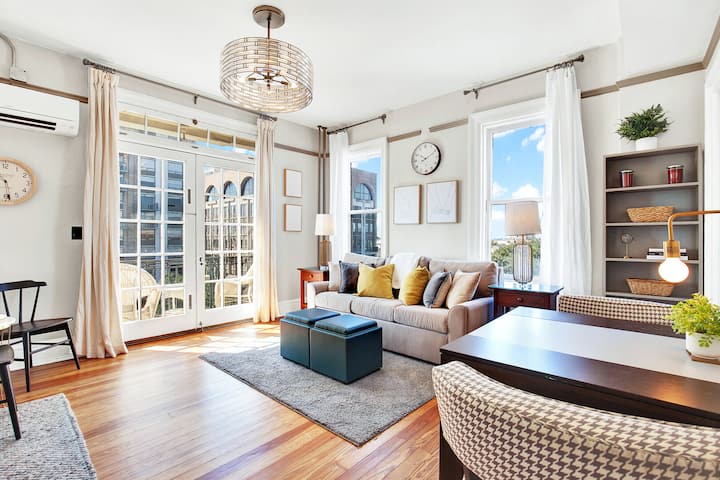 Downtown Central, Private Balcony With City Views! - 서배너