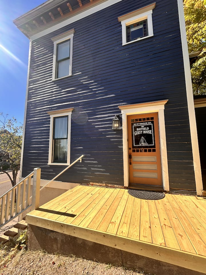 Bayfield Guest House - Entire Downtown Building - Bayfield, WI