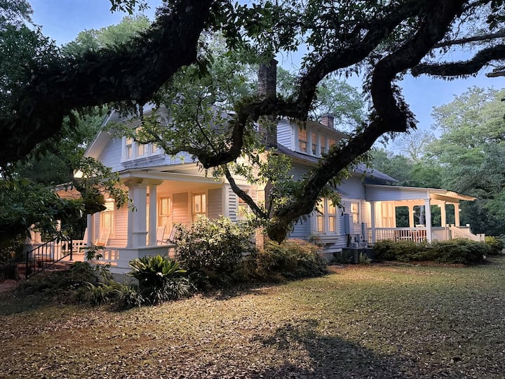 Coolest House In Fairhope! 2x King Beds! Porches! - Fairhope, AL