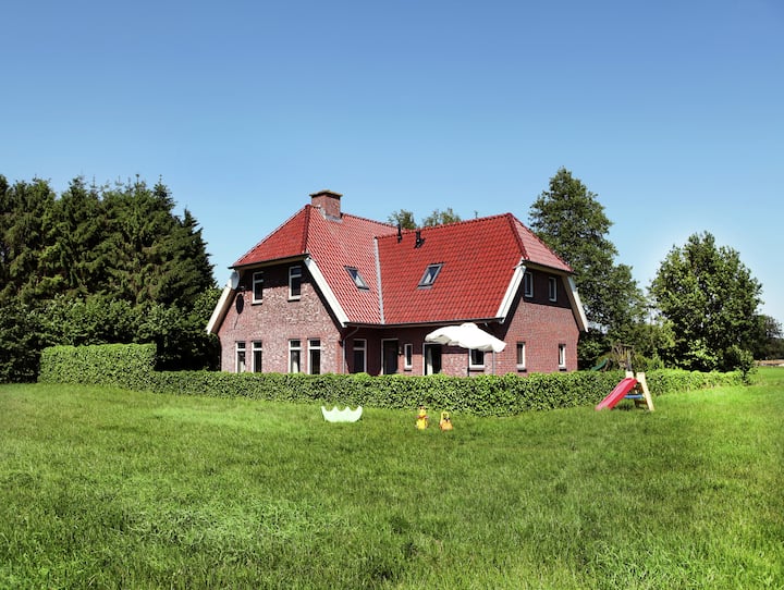 Belle Ferme Avec Grand Jardin Et Grenier à Jeux - Netherlands