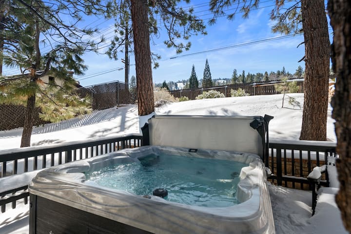 New Serenity Lodge | Base Of Snow Summit | Hottub - Big Bear Lake, CA