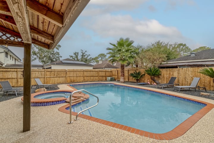 Magnificent 5br City Home - Pearland, TX