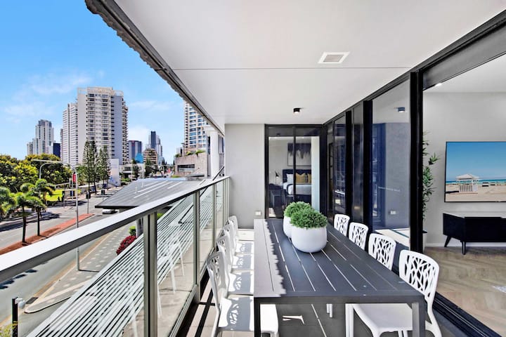 Circle On Cavill - 3 Bedroom Low Floor - Sleeps 8 - Surfers Paradise