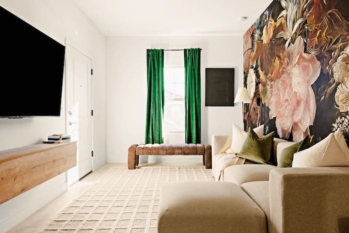 Chic & Cozy Guest Suite - Desert Diamond Casino - West Valley