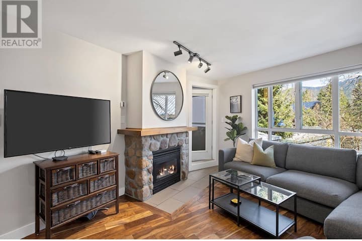 Eagle Lodge 238 Quiet Updated Village Condo. - Whistler