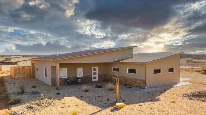 Agave Retreat I Pet Friendly L Pool I Dark Skies - Kanab, UT