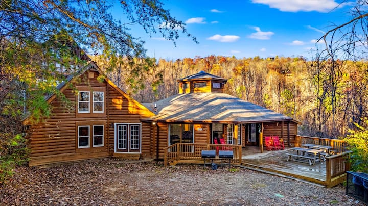 Mountain View- Hot Tub, Theater, Pool Table, Pets - Gatlinburg, TN