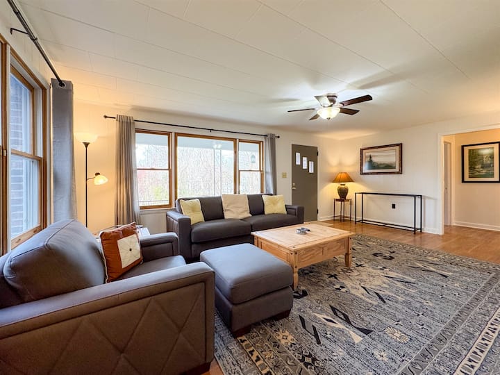 The Bryson Bungalow | Downtown Bryson City | Paved - Bryson City, NC