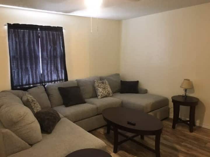 Upstairs 1-bedroom Apartment Near Fort Sill! - Lawton, OK