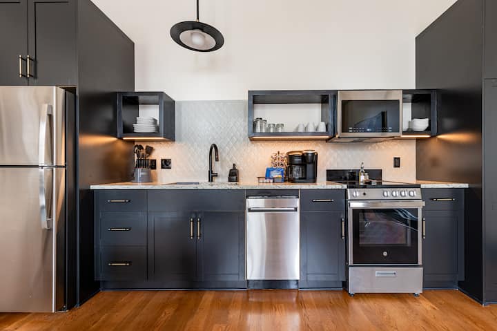 2br Canal St 2 Blocks To Bourbon | Mayfair Hotel - New Orleans, LA