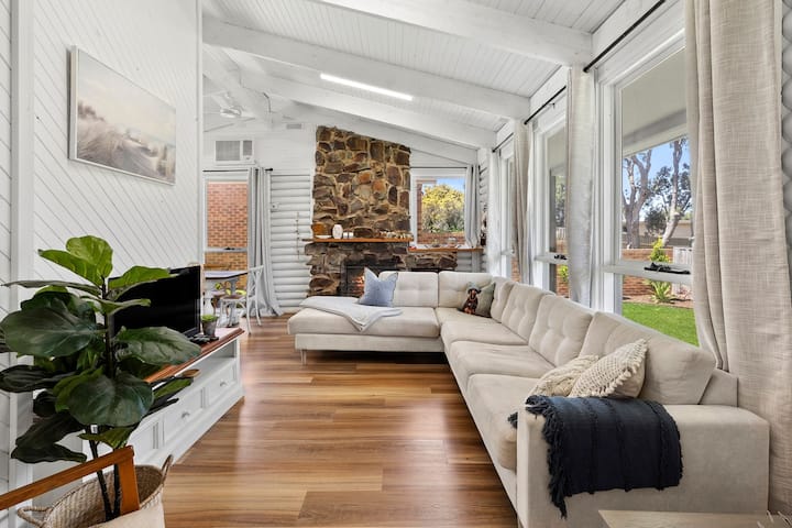 Lonsdale By The Sea - Portsea