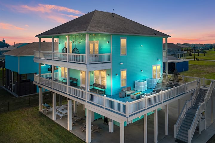 Coastal Retreat For Families | Sun, Sand & Fun - Crystal Beach, TX
