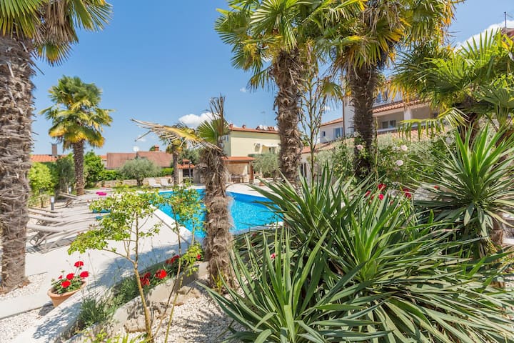 Appartement Confortable Avec Piscine De 60m2, Lit - Poreč