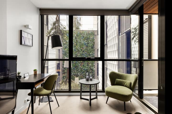 Central Apartment W/ Free Parking - Melbourne